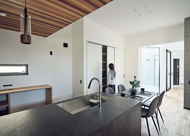 オープンキッチンには「GRAFTEKT」を採用【くふうイエタテ】