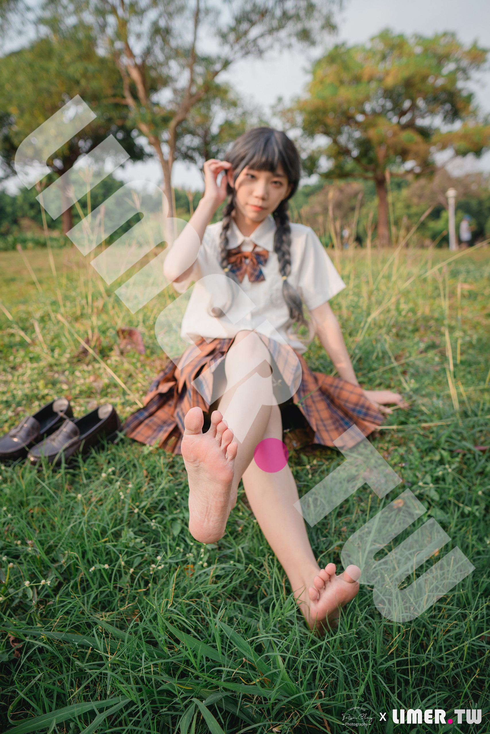 Limerence 地下偶像-小薰 JK制服 落葉堆裡玩耍 - Limerence